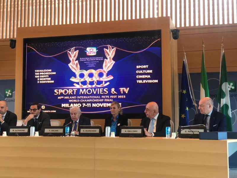 Ad Adriano Galliani La Guirlande Dhonneur Nel Ricordo Di Silvio Berl